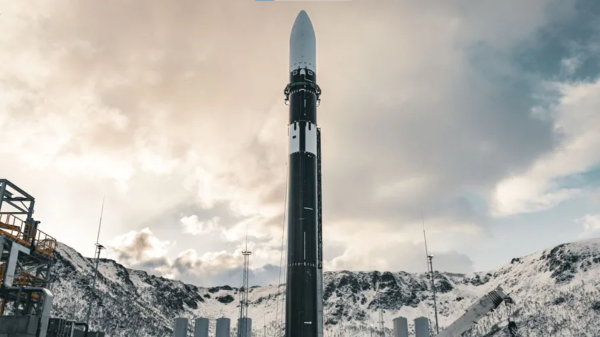Rocket lanzado en Europa explota cayendo al agua; Video impresiona | ⚠️ ...